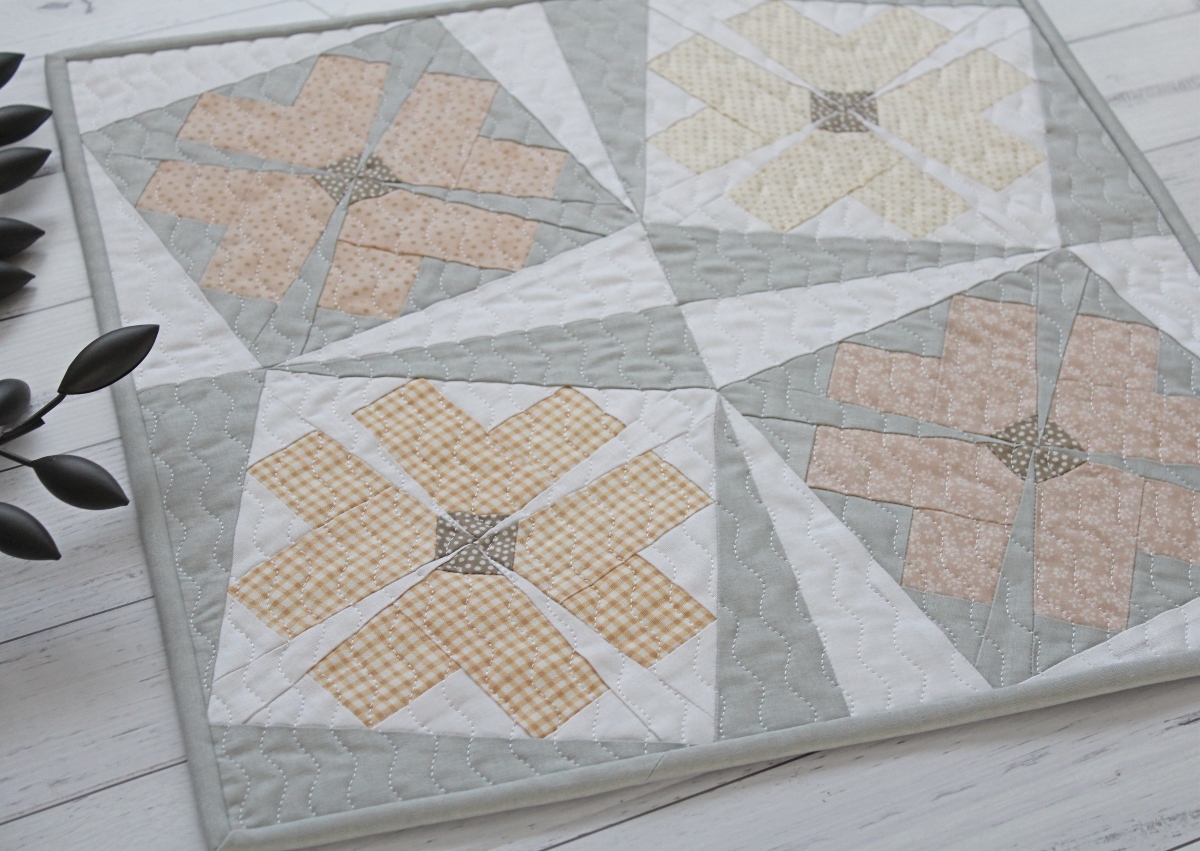 Primrose Mini Quilt PDF Pattern - Threadbare Creations