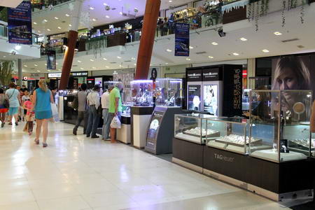 หนังสือพิมพ์ภูเก็ตโพสต์ : “เซ็นทรัล ภูเก็ต” จัด “Central Watch 2012 ...