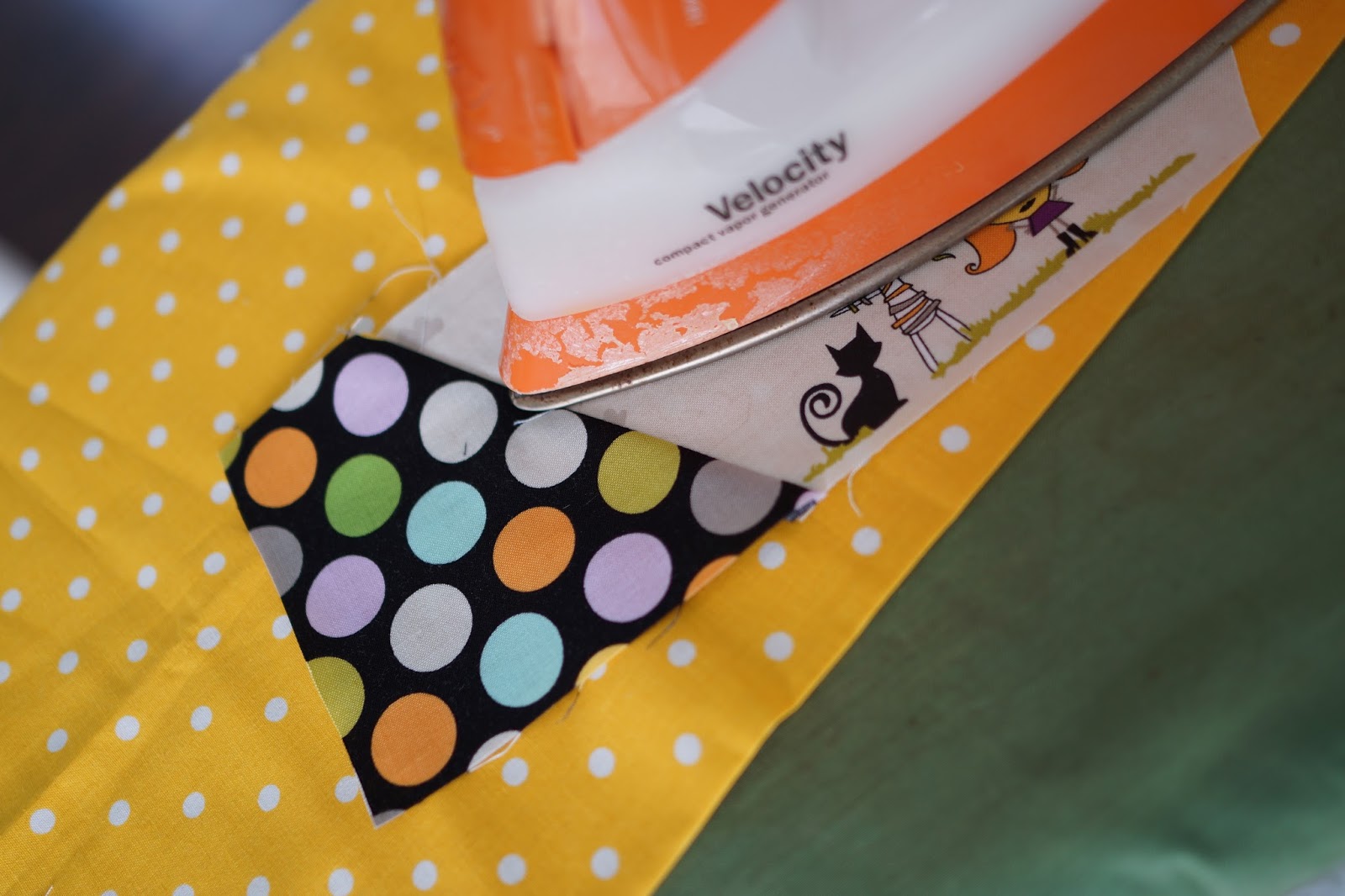 Lo, Ray, & Me: Haunting Hexie Halloween Quilt