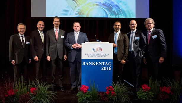 Hereditary Prince Alois Attends Banking Congress