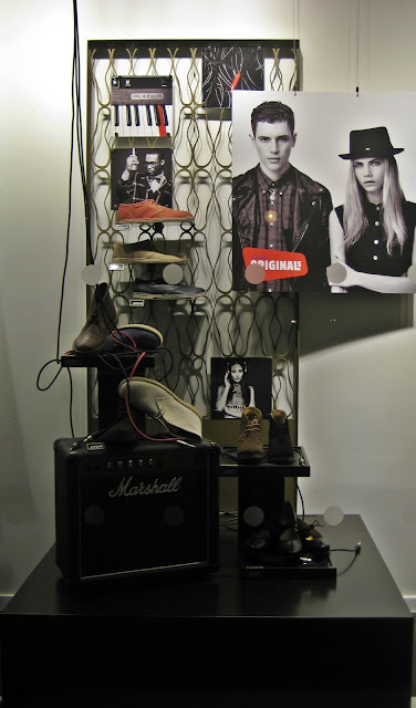RetailStoreWindows.com: Clarks, London