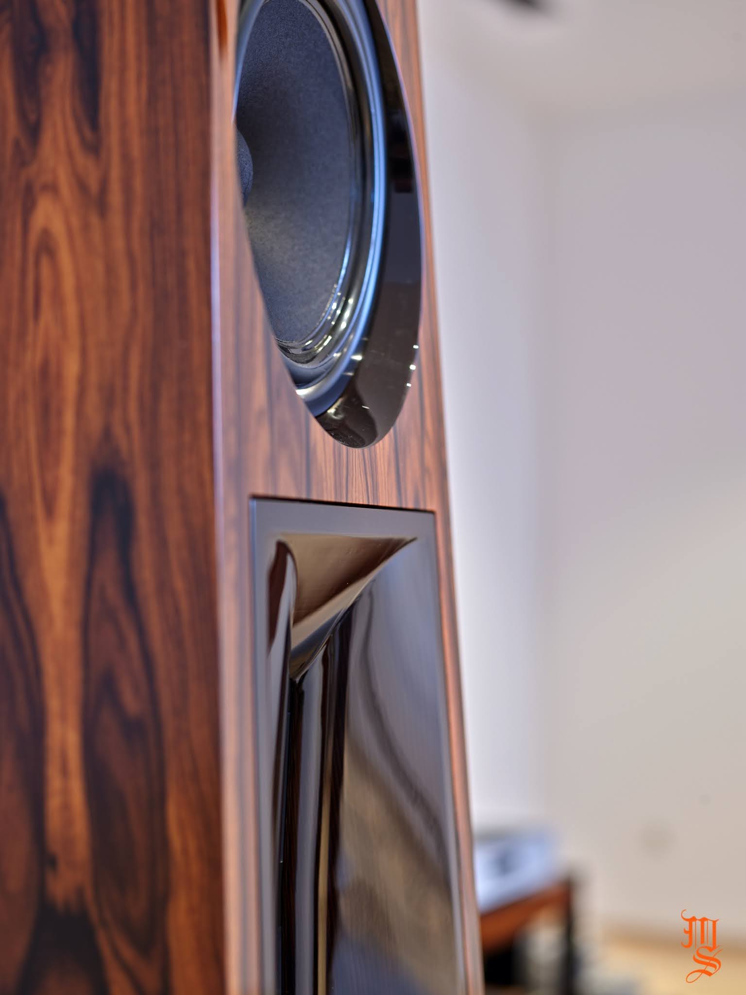 KAISER ACOUSTICS GRANDE PHOTOS – M & S | Ultimate High-Fidelity