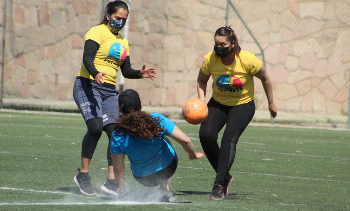 REALIZAN NOVEDOSO CUADRANGULAR DE FUT-BEIS - Por la Linea de Banda