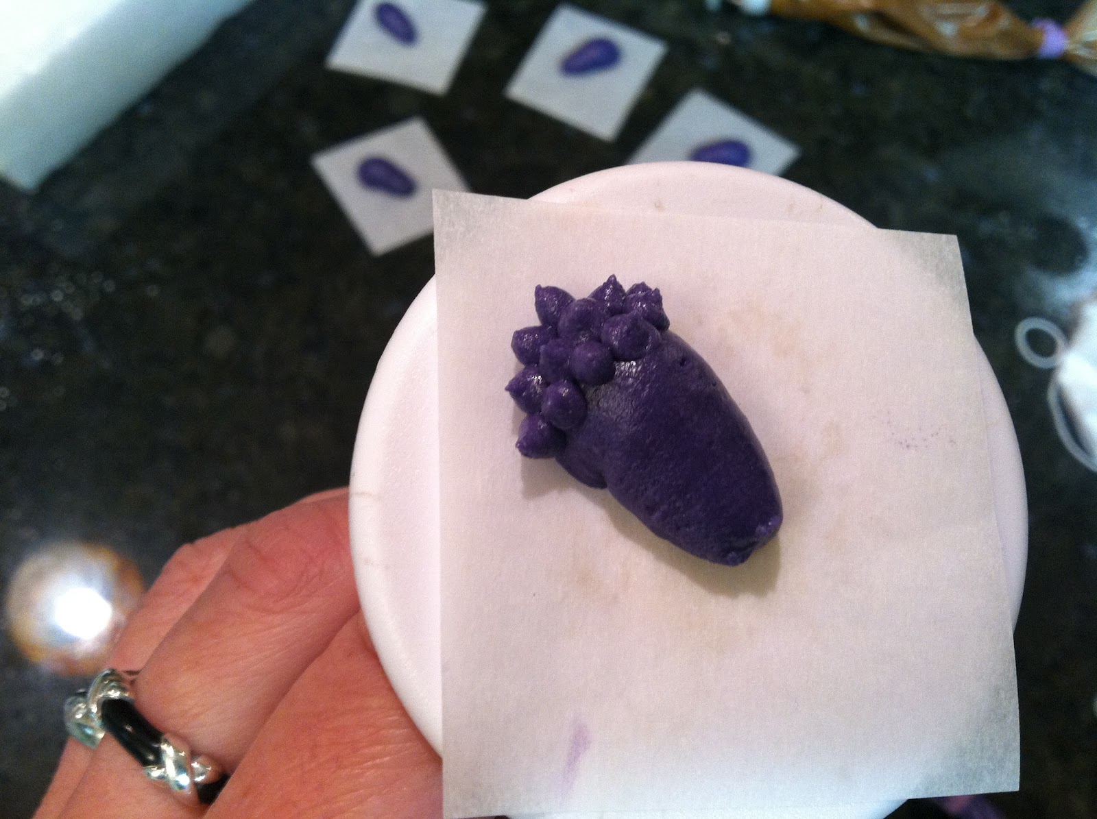 The Iced Queen: Royal Icing Grapes