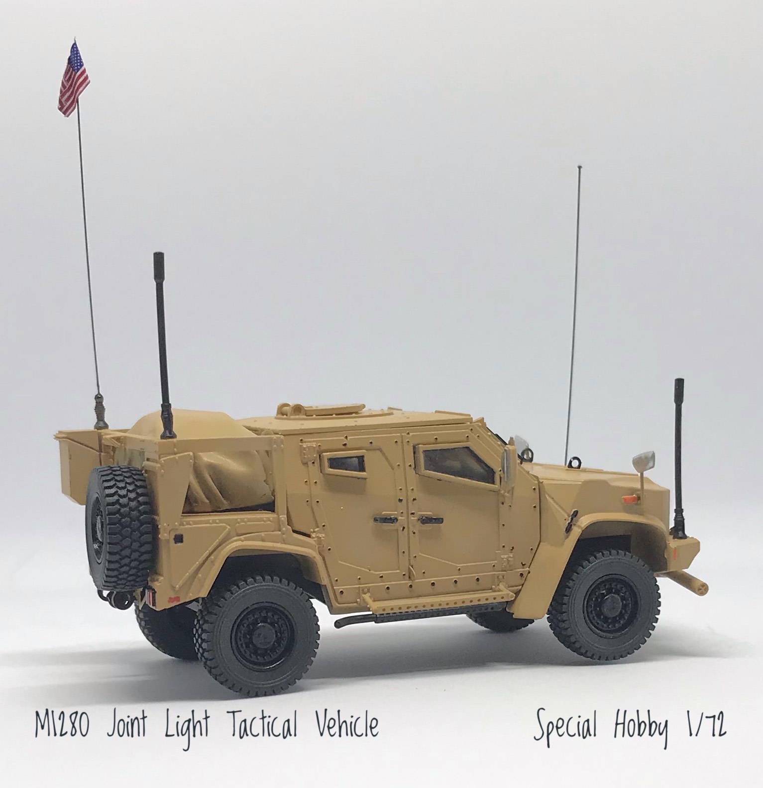 Předevčírem newsletter 06/2020 přinesl další verzi JLTV, kar. č. MV123 ...