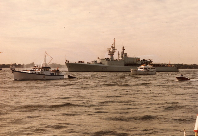 Carlz Boats: HMY BRITANNIA & HMCS ANNAPOLIS (DDH 265)
