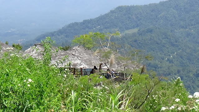 WISATA PUNCAK GUNUNG BUNTU SOPAI TORAJA UTARA, RUTE, TIKET DAN KEUNIKAANNYA