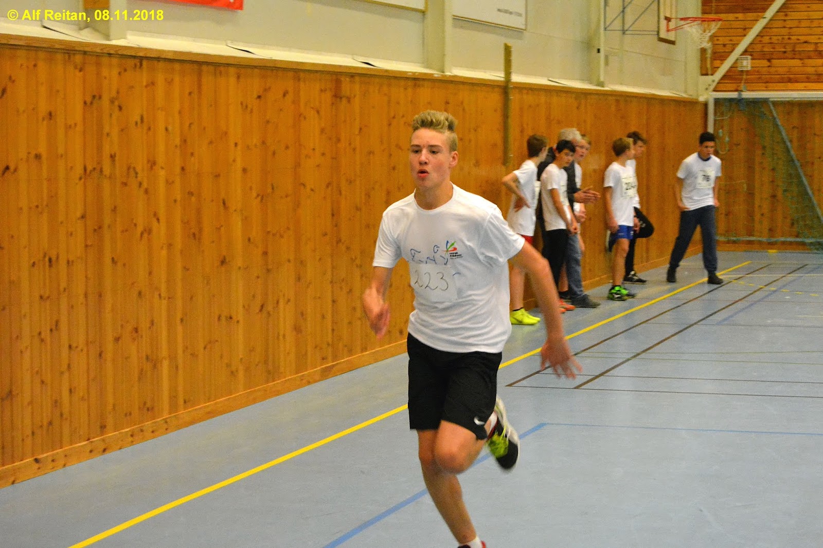 Lengdehopp, Gutter 8. klasse.