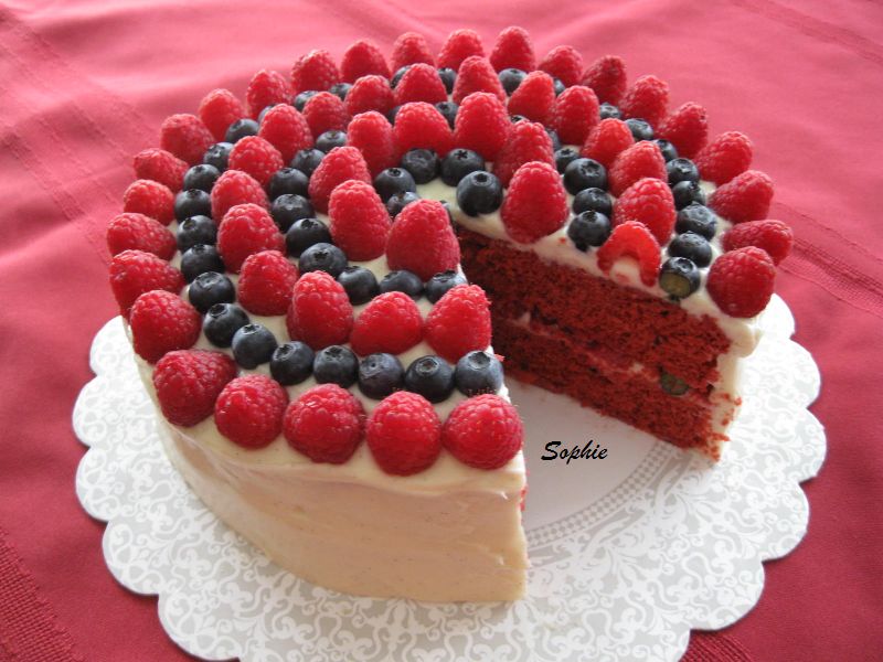 Home Party Dessert Recipe: Red Velvet Cake with Raspberries and Blueberries
