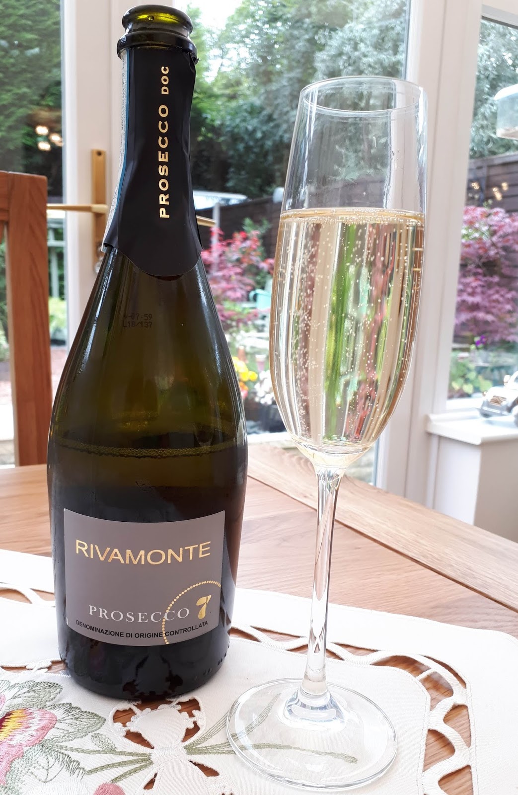 Aimetu's - wine, food and travel : Avina - champagne and wine stopper