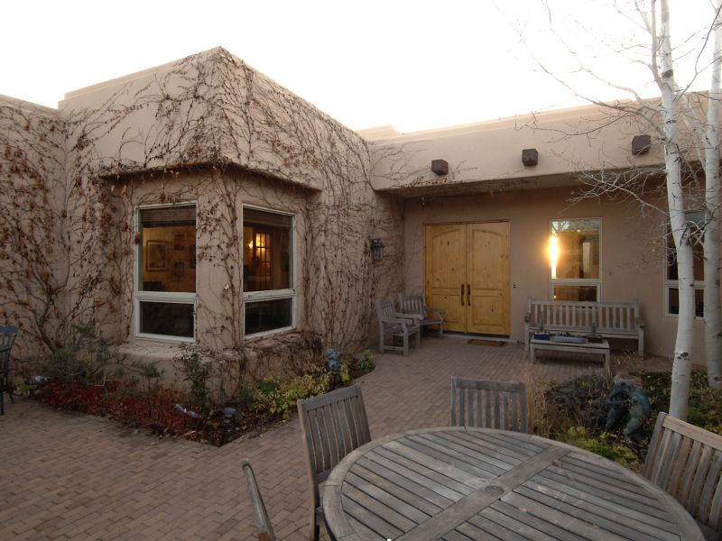 ESTILO RUSTICO: Patios Estilo Santa Fe