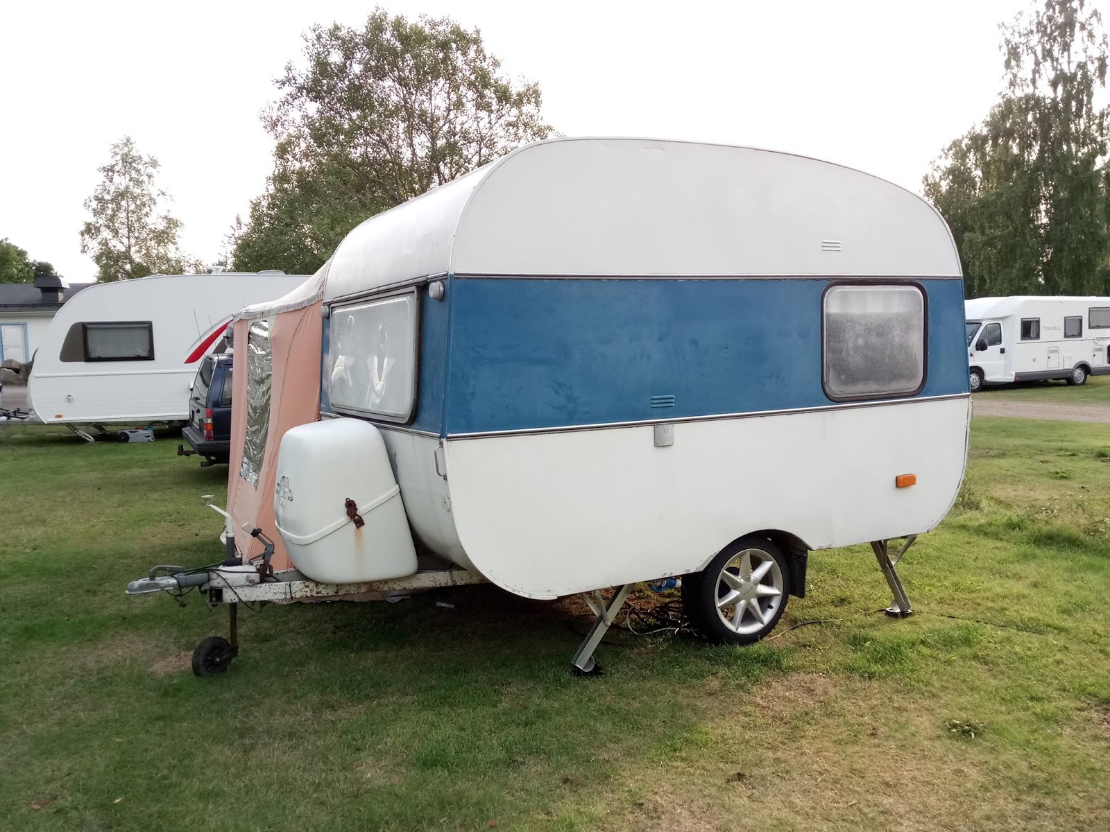 Husvagnsbloggen - Caravan blog: Trevlig minihusvagn Adria 305.