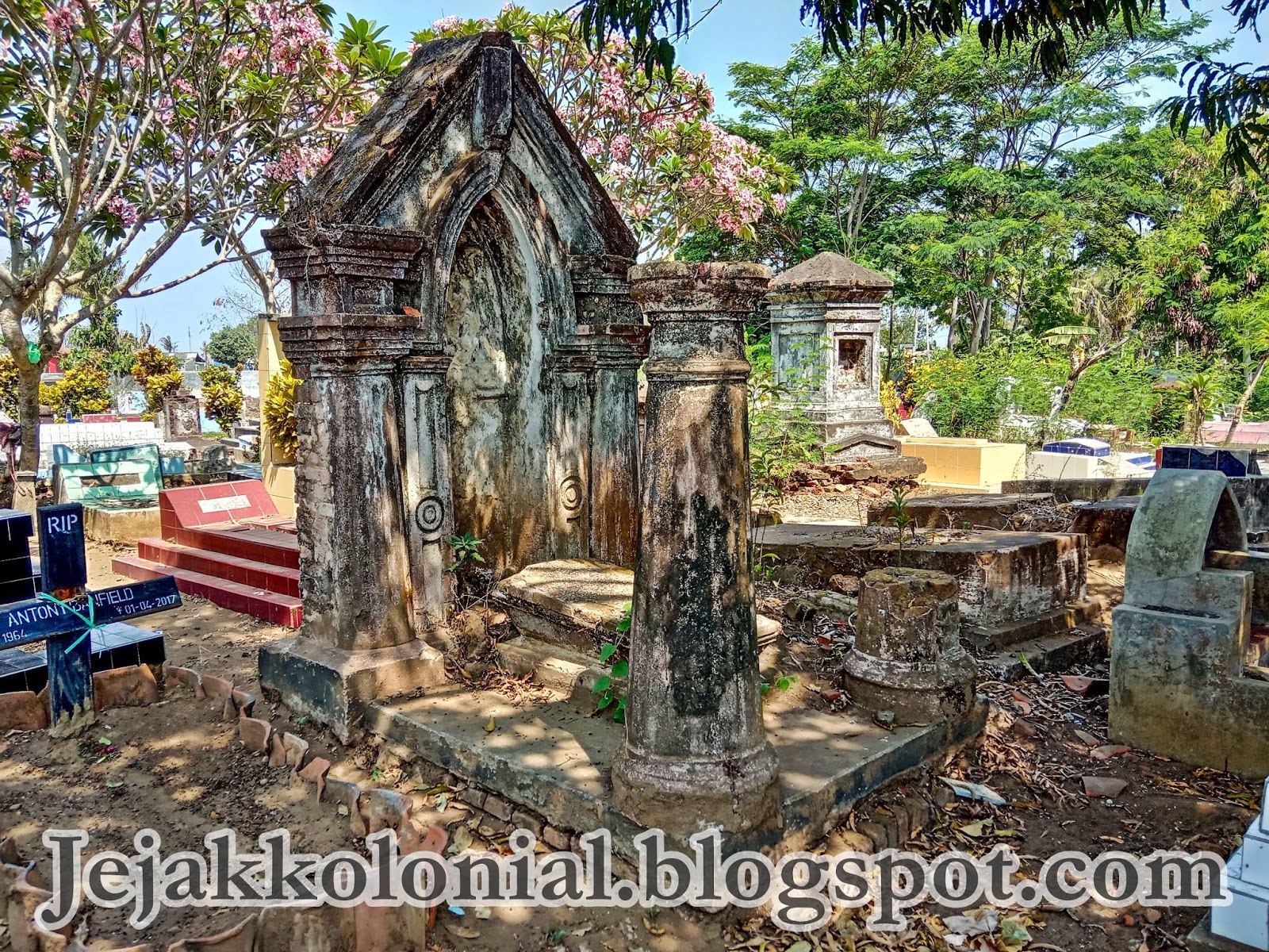 Jejak Kolonial: Kerkhof Cilacap ; Monumen Kematian di Tepi Pantai