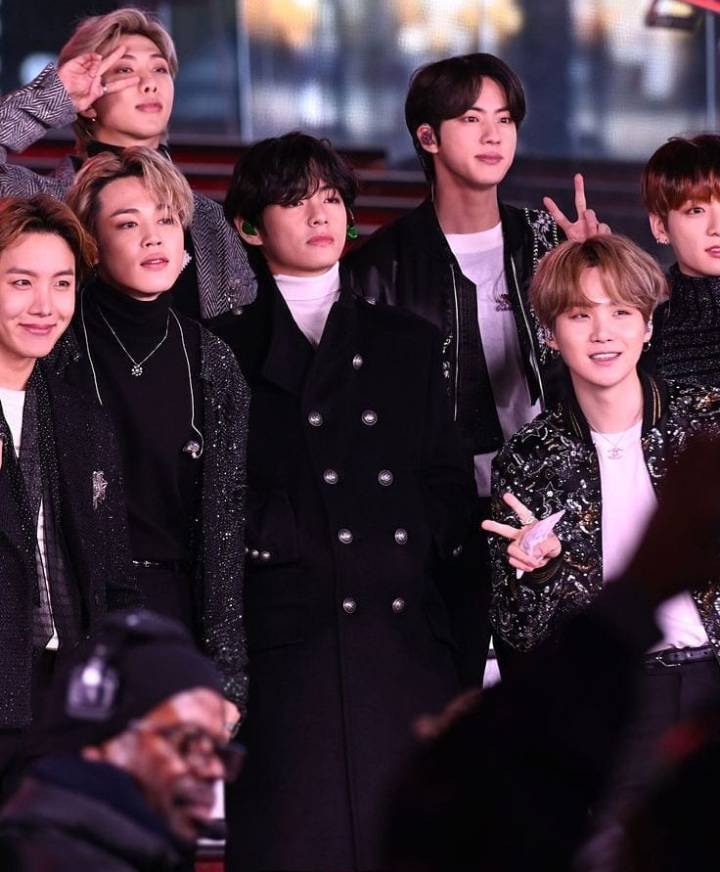 BTS new wallpaper in 2021 | BTS group photos 2021 | BTS 2021 Photos ...