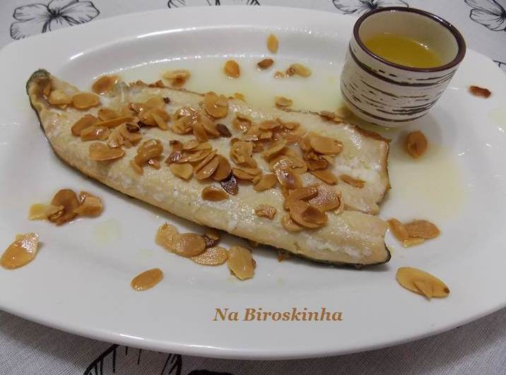 Filé de Truta com Amêndoas Douradas - Na Biroskinha