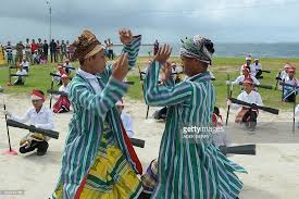 AYO KENALI JENIS DAN NAMA SARUNG TENUN BUTON KHAS WABULA - Himpunan ...