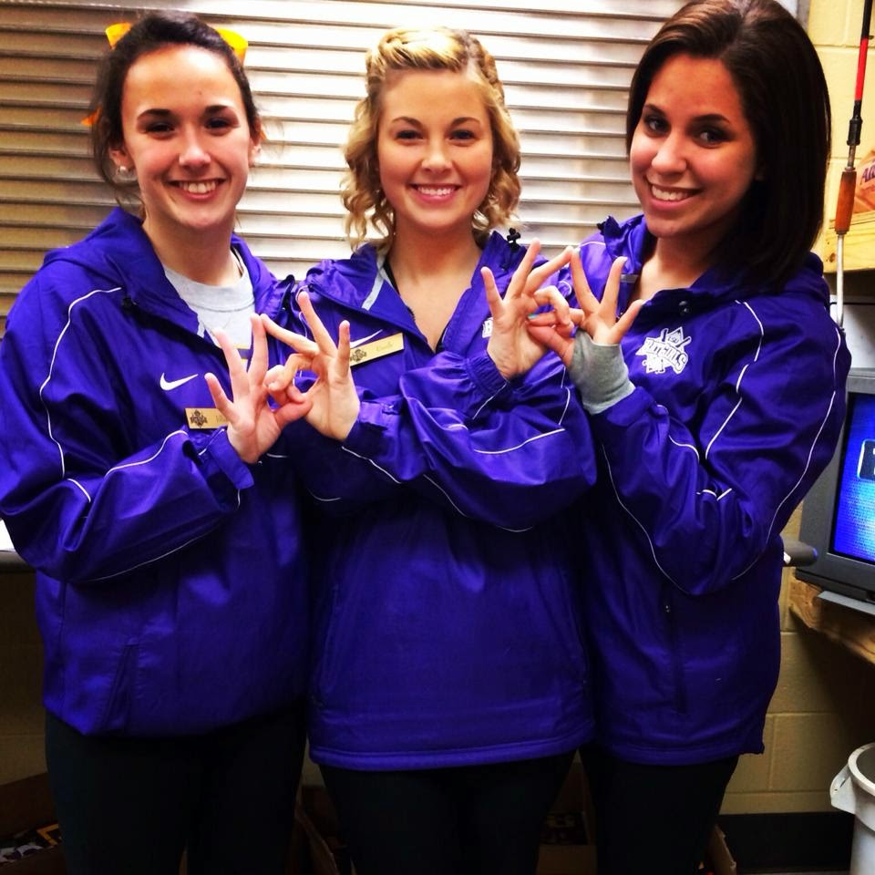 LSU ZTA: #FeatureFriday: The ZTA Bat Girls