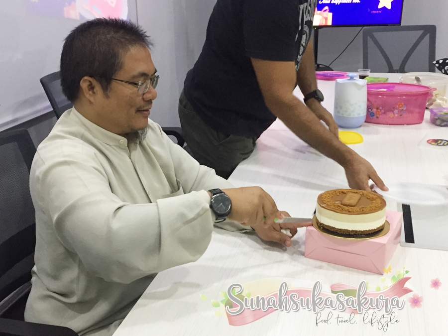 Wordless Wednesday: Kek Lotus Biscoff Nani Who Bakes