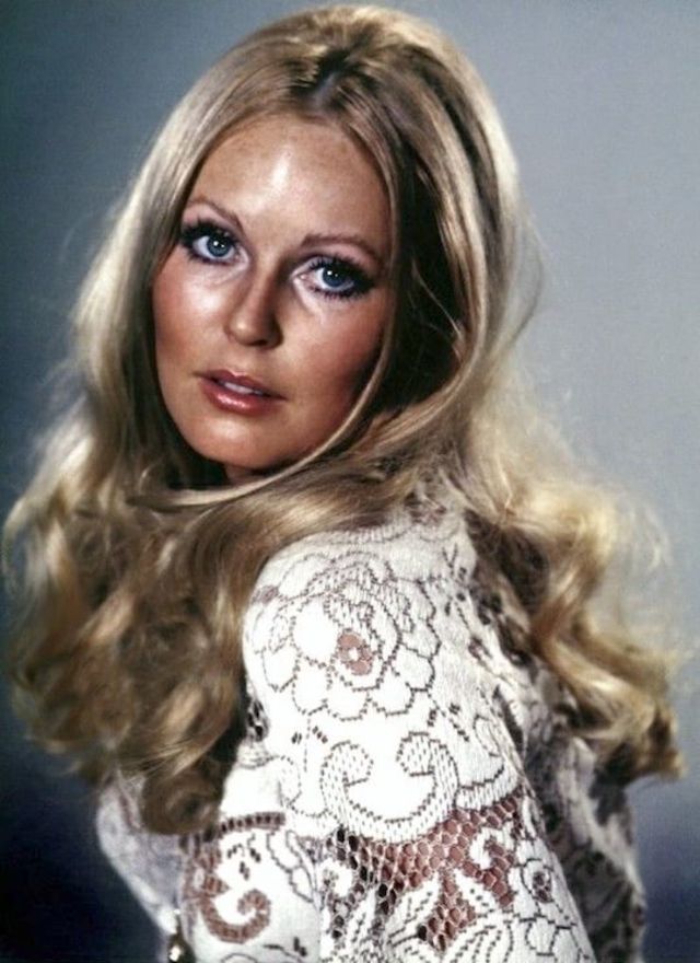 35 Fabulous Photos of Veronica Carlson in the 1960s and ’70s ~ Vintage ...
