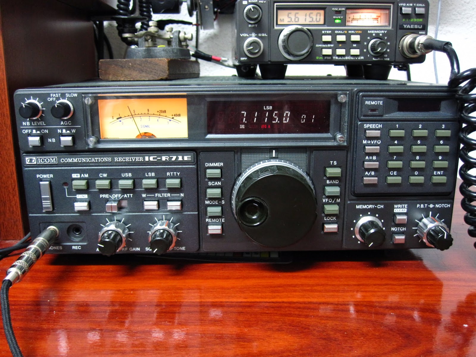 EA1HFS : ICOM R71E - Receptor Legendario (primeras impresiones).