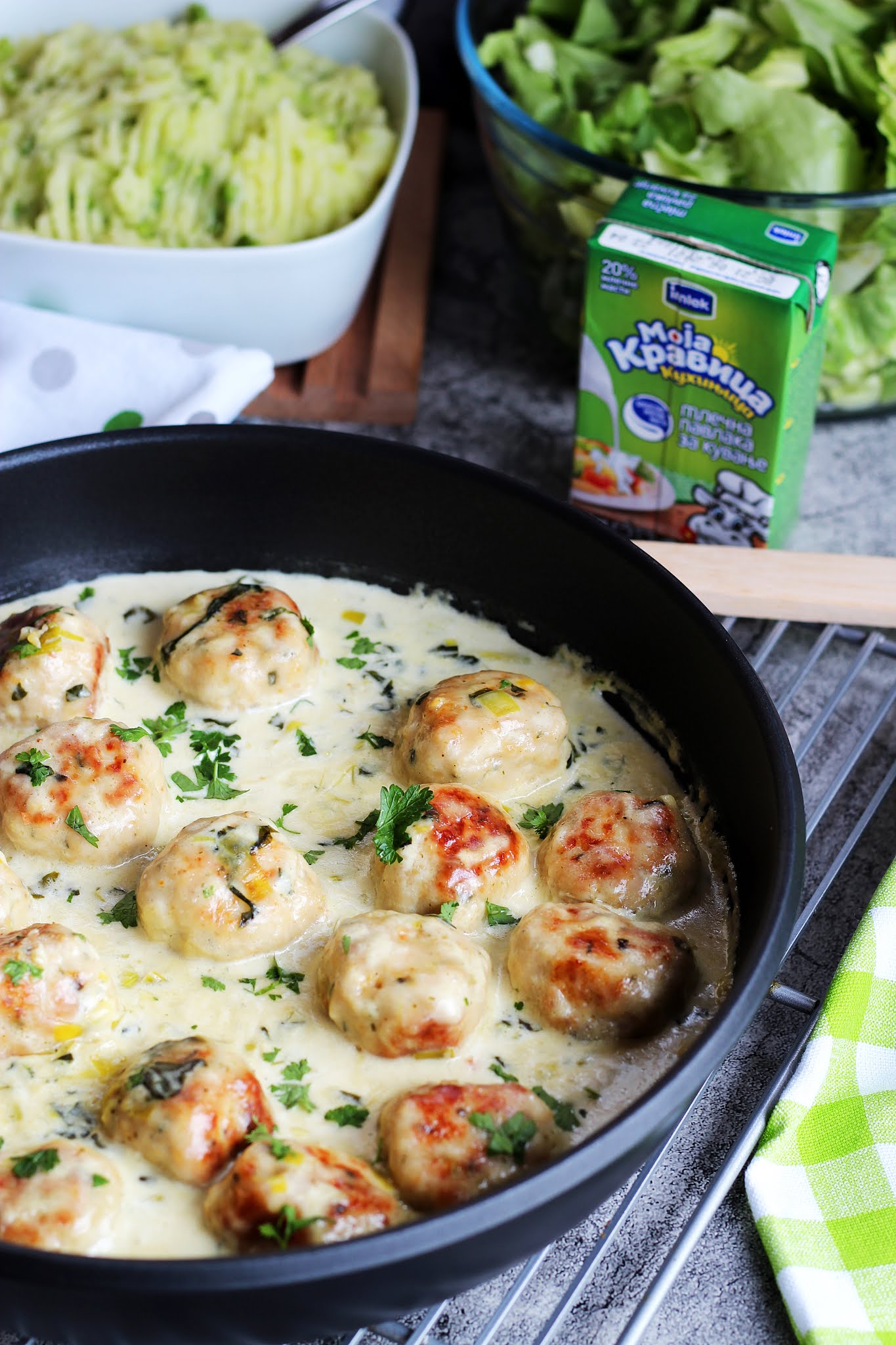 Jekin Kapric : Ćufte u kremastom sosu od pavlake