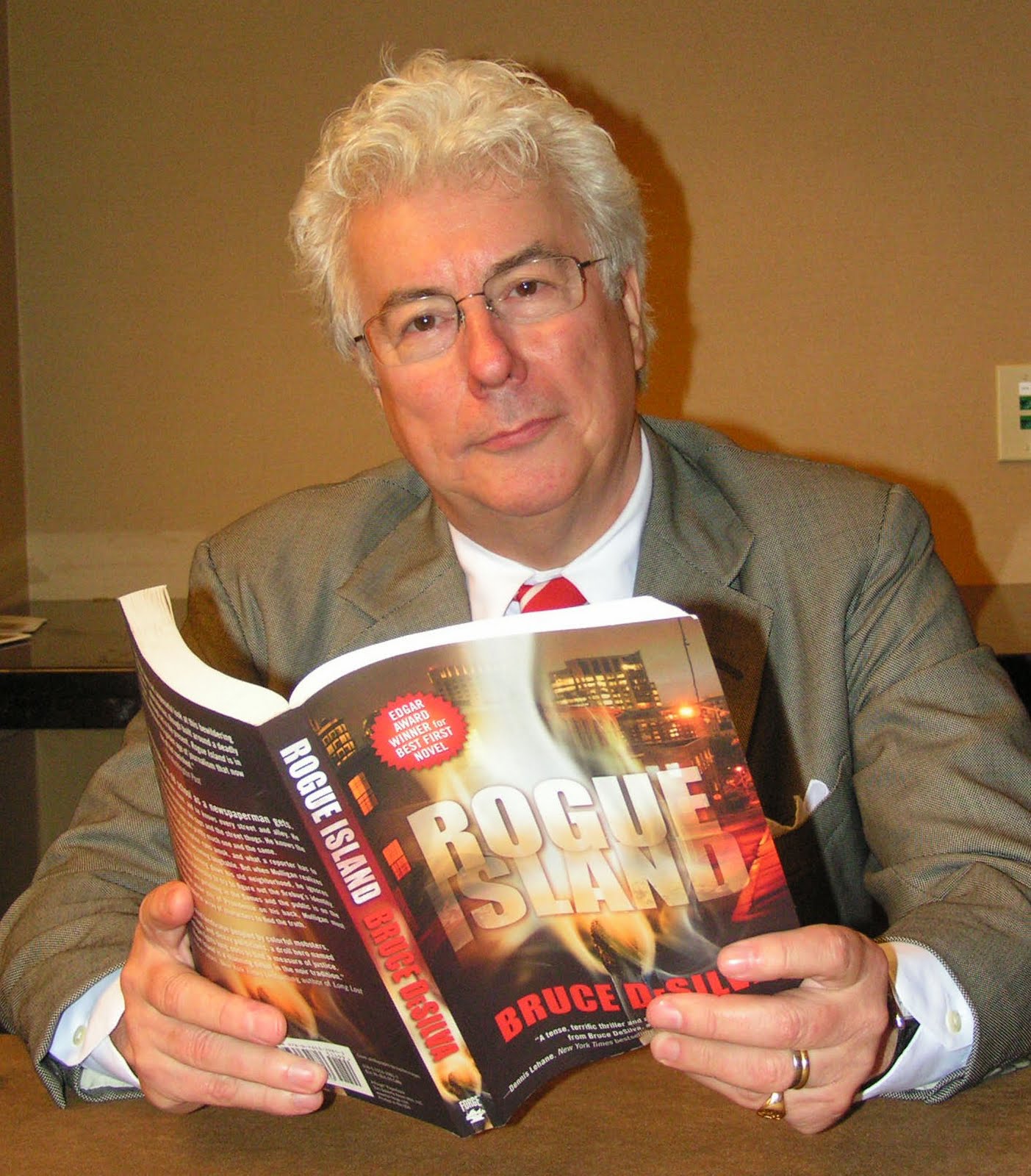 SONS OF SPADE Guest Post Look Who s Reading Mine By Bruced DeSilva sons-of-spade-guest-post-look-who-s-reading-mine-by-bruced-desilva