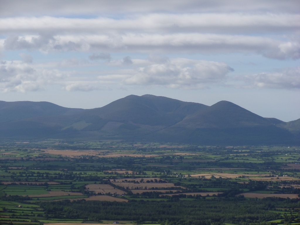 HOWLINGMIST: Galtee Mountains Ridge