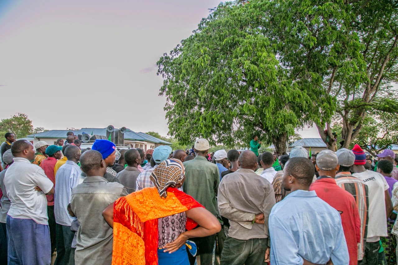 Jerry Silaa Katika ziara ya siku 10 Mkoani Simiyu, ahutubia Mamia ...