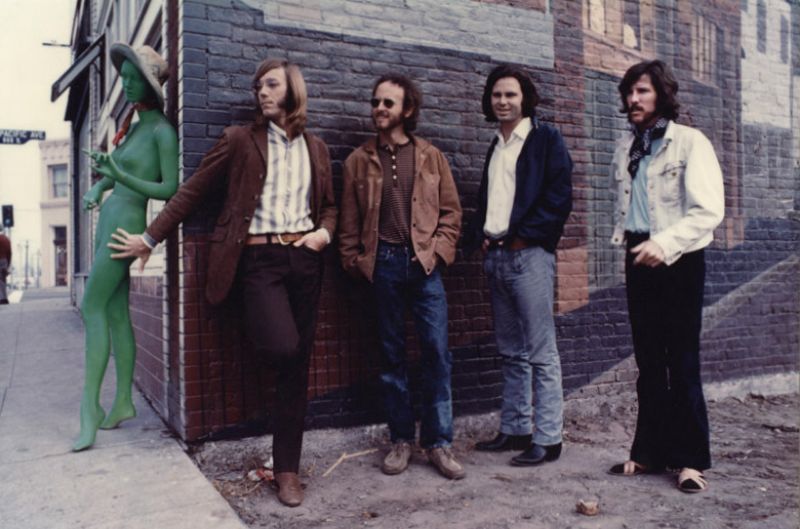 30 Rare Behind the Scenes Photographs From the Morrison Hotel's Album ...