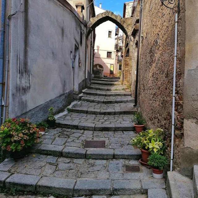 Storia di Scandale: Paesi di Calabria