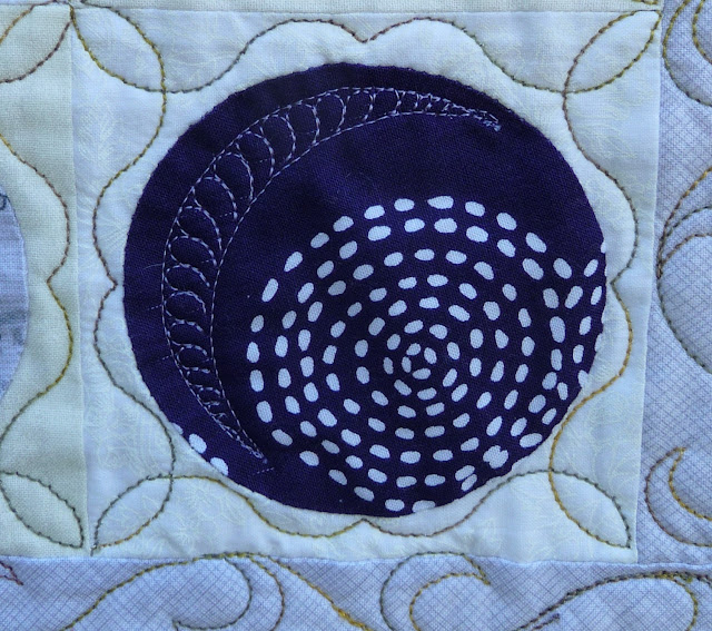 Quilting on the Crescent: Full Circle: An Appliqué Challenge