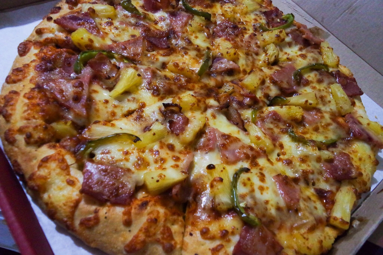 The Greenwich Hawaiian Overload Pizza - KUMAGCOW.COM