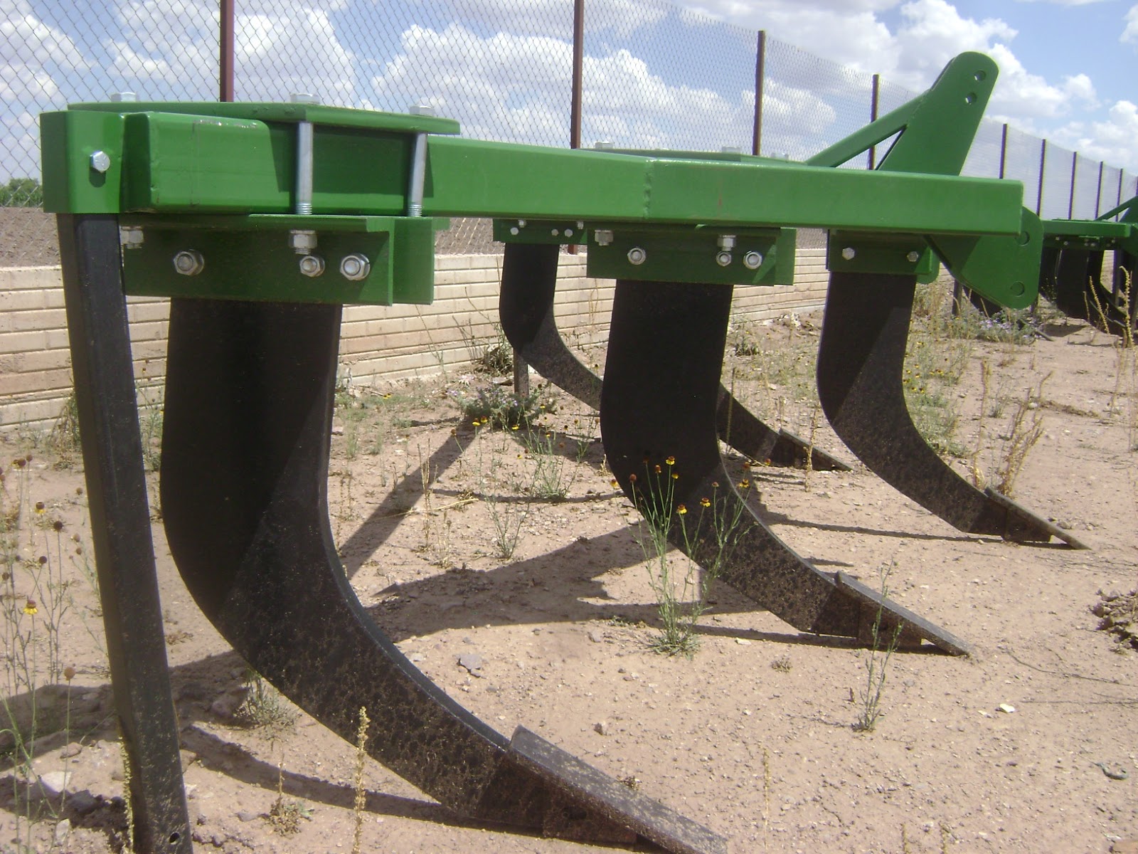 MAQUINARIA AGRICOLA INDUSTRIAL: Subsuelo 5 Picos $35,000 Pesos