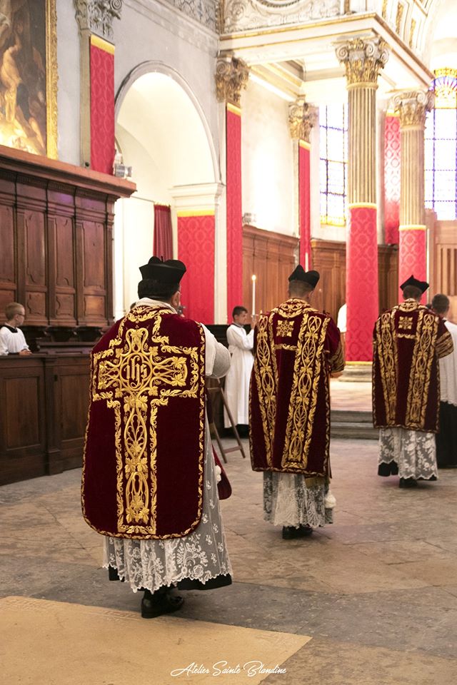 New Liturgical Movement: A Recent Solemn Mass in the Rite of Lyon