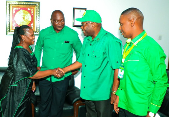 KATIBU MKUU WA CCM DANIEL CHONGOLO ARIPOTI OFISINI, MAKAO MAKUU YA CCM ...