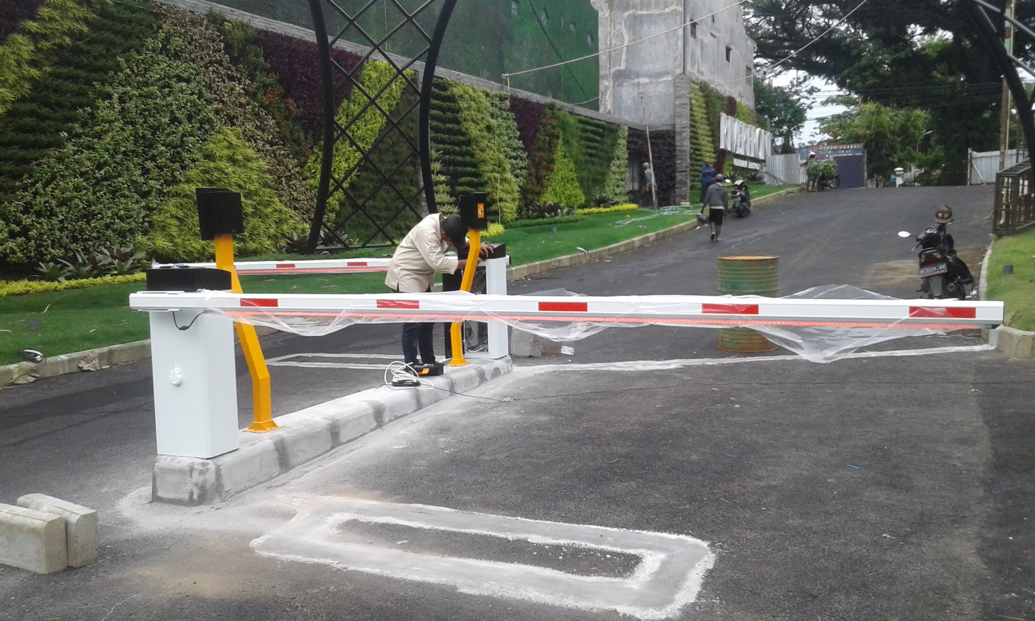 Pemasangan Portal Otomatis Sistem RFID di Perumahan River Front Malang ...