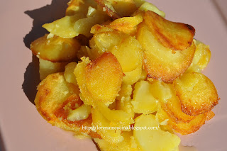 Cartofi aurii (inabusiti in tigaie)