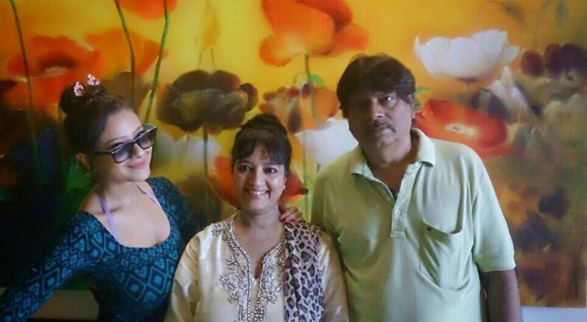 Madalsa Sharma: Madalsa Sharma Photo with her Mother and Father