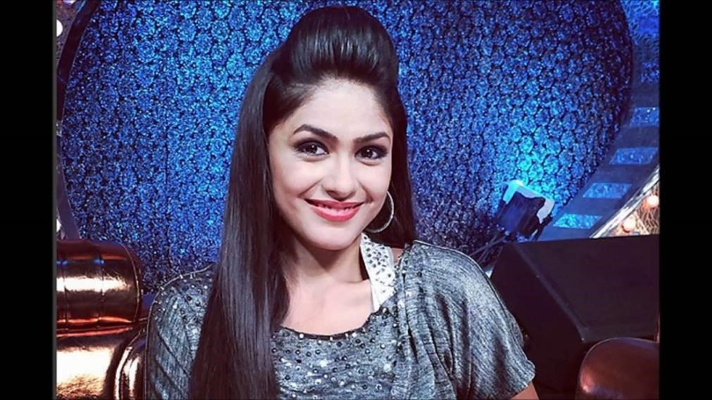 √ Profil Biodata Mrunal Thakur Pemeran Bulbul Arora Di Lonceng Cinta ...