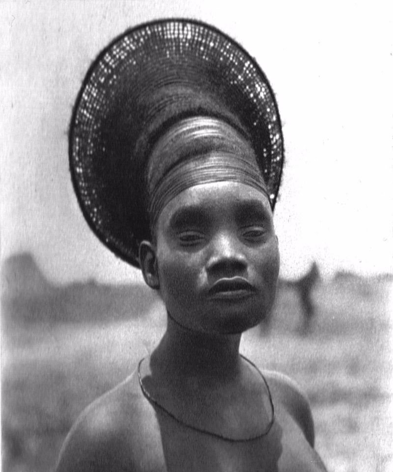 The Incredibly Elongated Head Culture of the Mangbetu People ~ Vintage ...