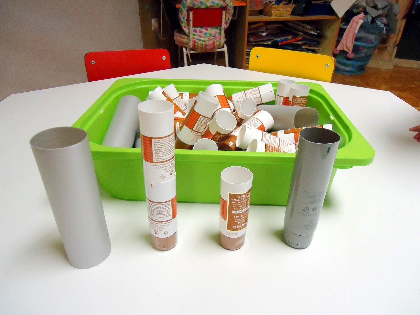 ENEBLOGGA: CREANDO JUEGOS MANIPULATIVOS CON BOTES