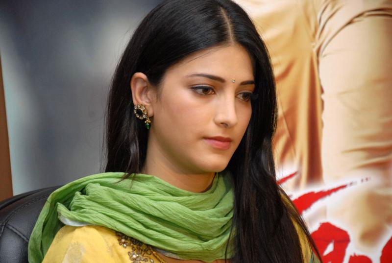 Latest Movie Masala Shruti Hassan At Gabbar Singh Success Meet