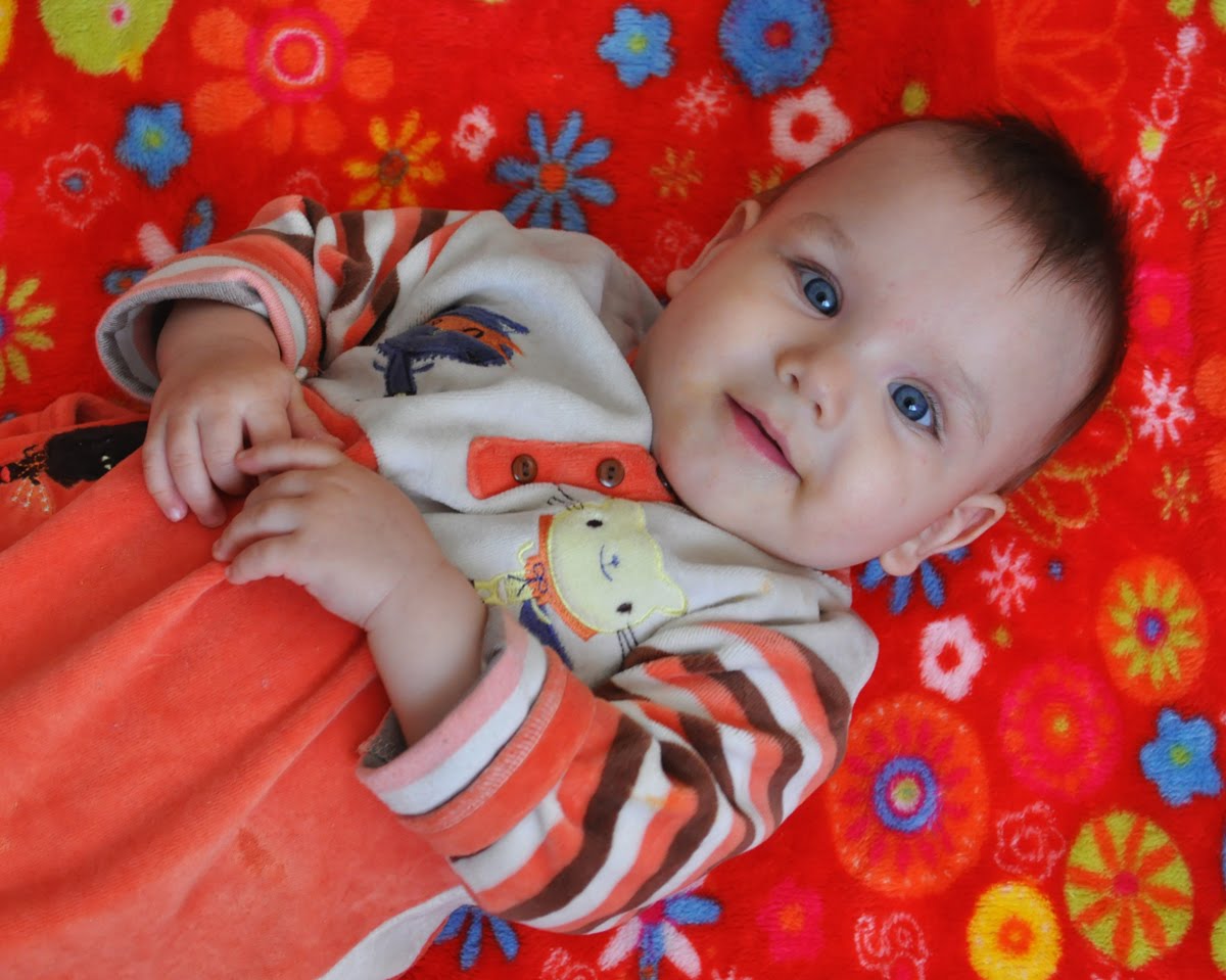 Every now and then: Bebe strumf, 8 luni