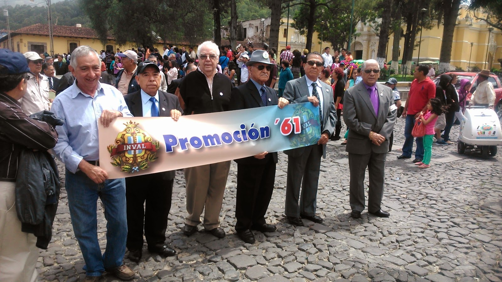 EX ALUMNOS DEL GLORIOSO INVAL: CONTINUAMOS CON LAS FOTOS DEL DESFILE DE ...
