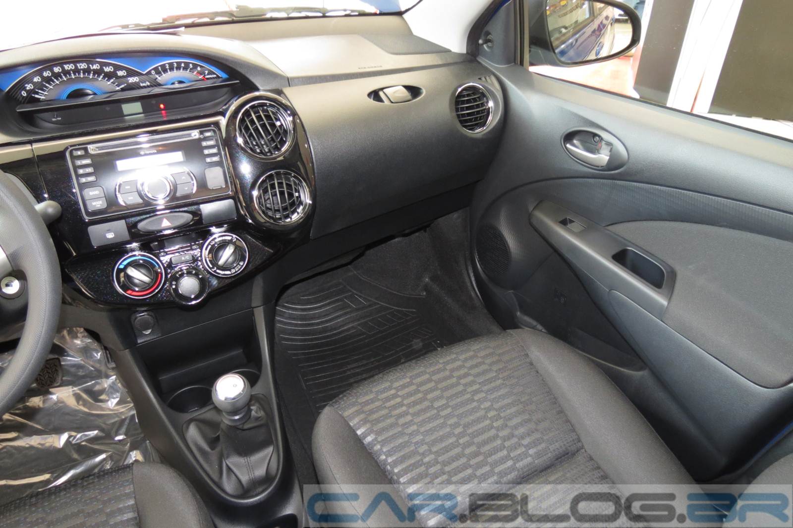 Toyota Etios 2014 Sedã e Hatch: fotos e vídeo