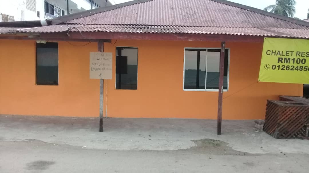 Chalet Restu Pantai Padang Kemunting Pengkalan Balak Melaka RM100