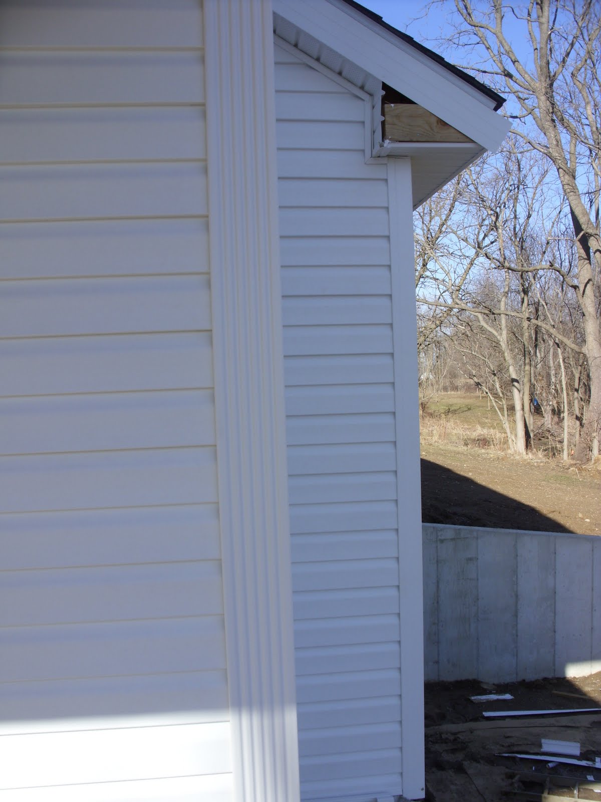 The House on Hilltop Farm: Siding and mud!
