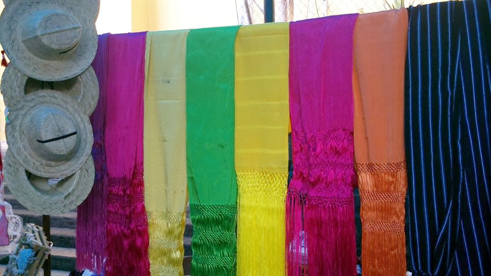 Jaime Ramos Méndez: Artesanía textil michoacana - Robozos multicolores ... Jaime Ramos Méndez: Artesanía textil michoacana - Robozos multicolores ...