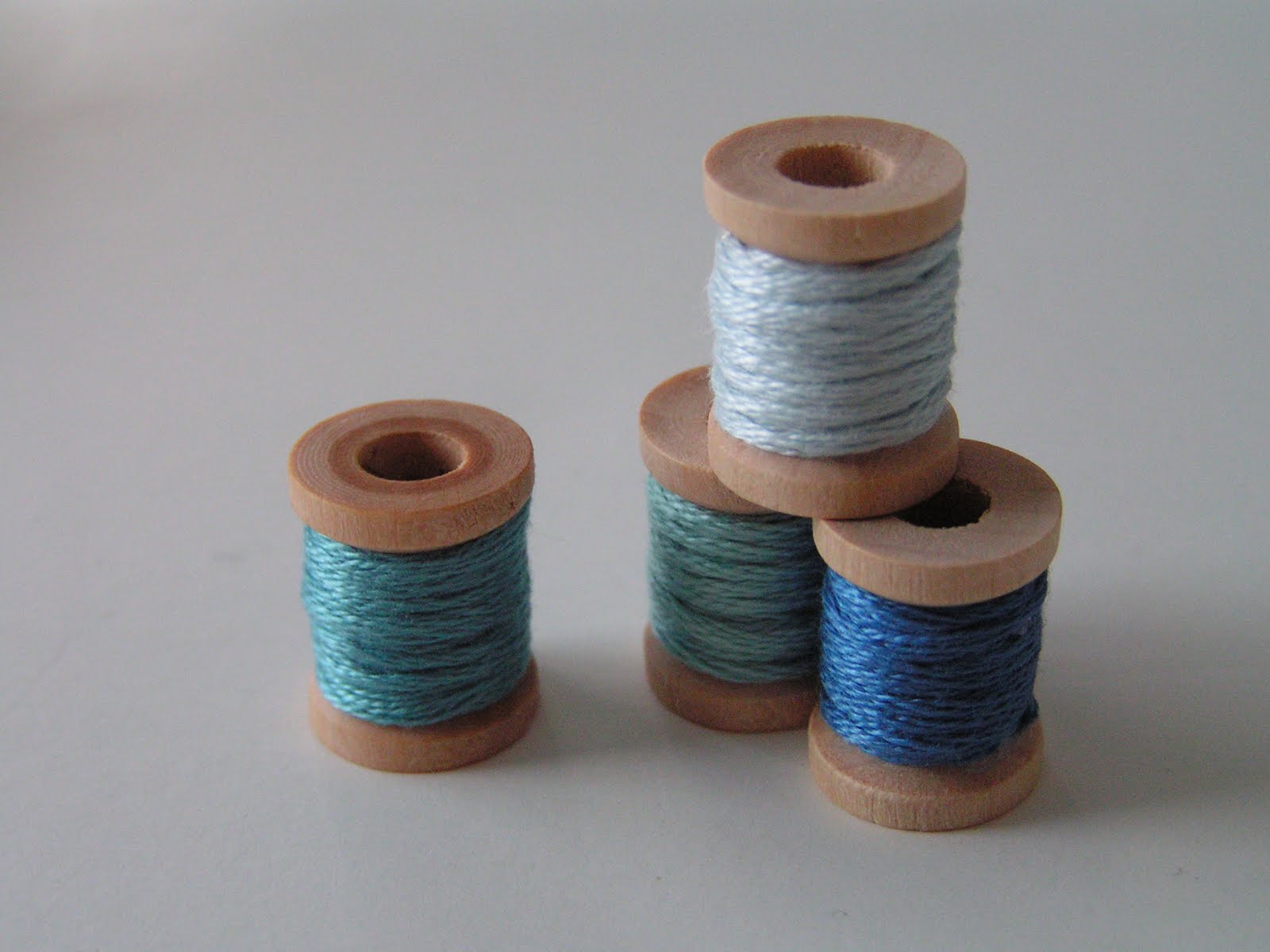 Tea Rose Home: Tutorial ~ Mini Spool Necklace