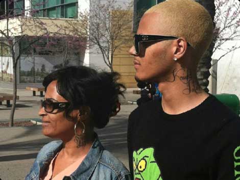 B~Wood Chronicles . . .: Suge Spills The Tea